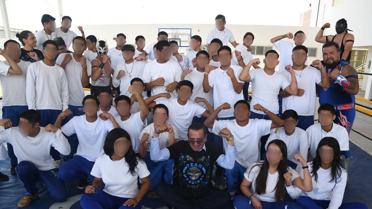 Lucha libre y box, una esperanza para los jóvenes del Centro de ...